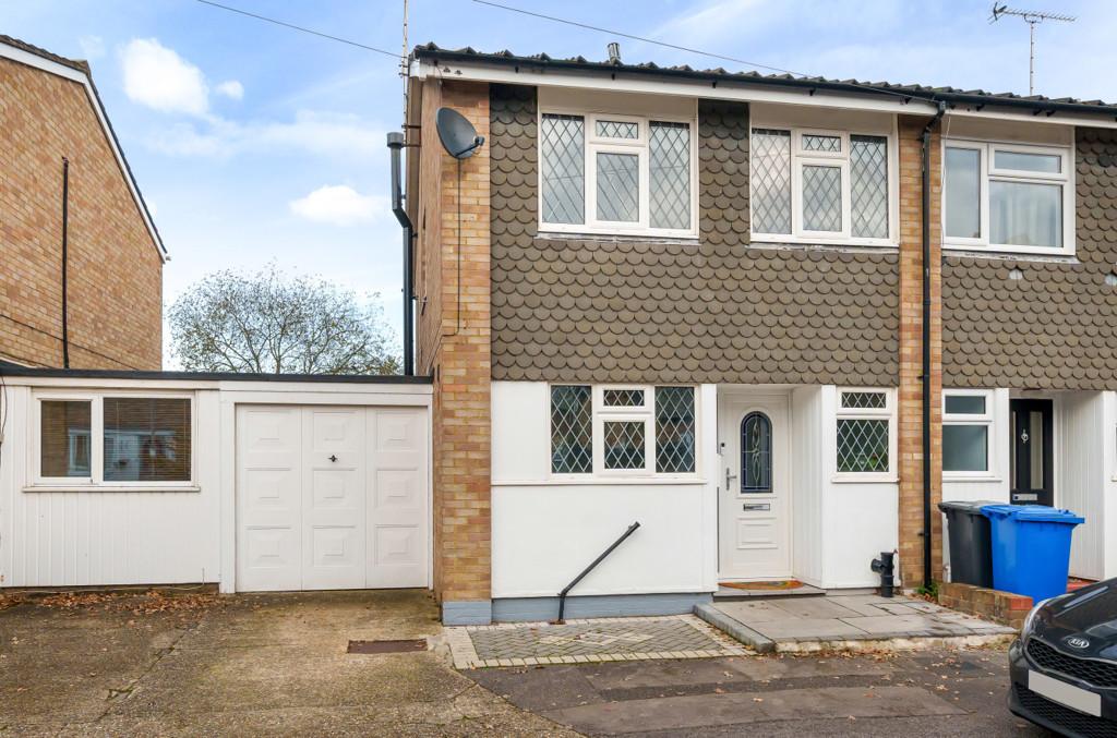 Gordon Road Windsor Berkshire 3 Bed Semi Detached House For Sale £