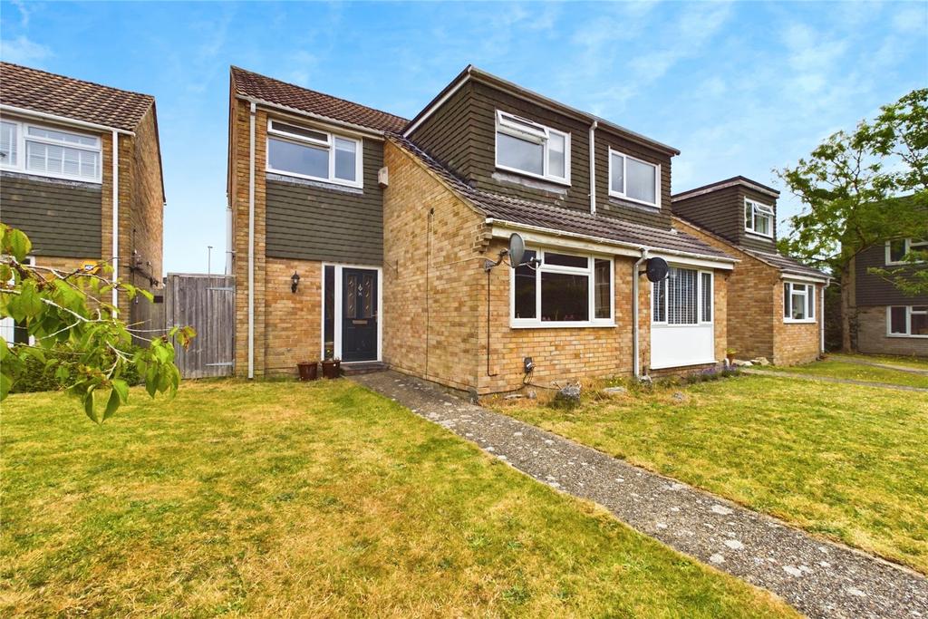 Sagecroft Road, Thatcham, Berkshire... 3 bed end of terrace house - £ ...
