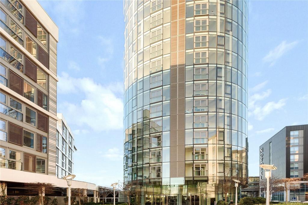 Kew Eye, Great West Quarter, Brentford 2 bed apartment - £2,600 pcm (£ ...