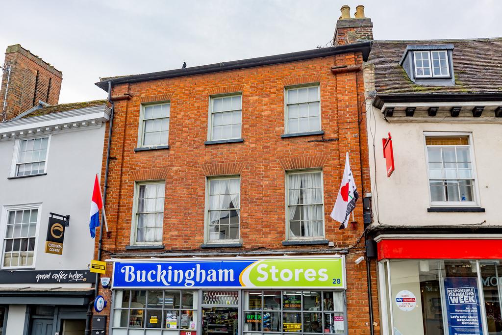 West Street, Buckingham, MK18 1HE 1 bed apartment - £850 pcm (£196 pw)
