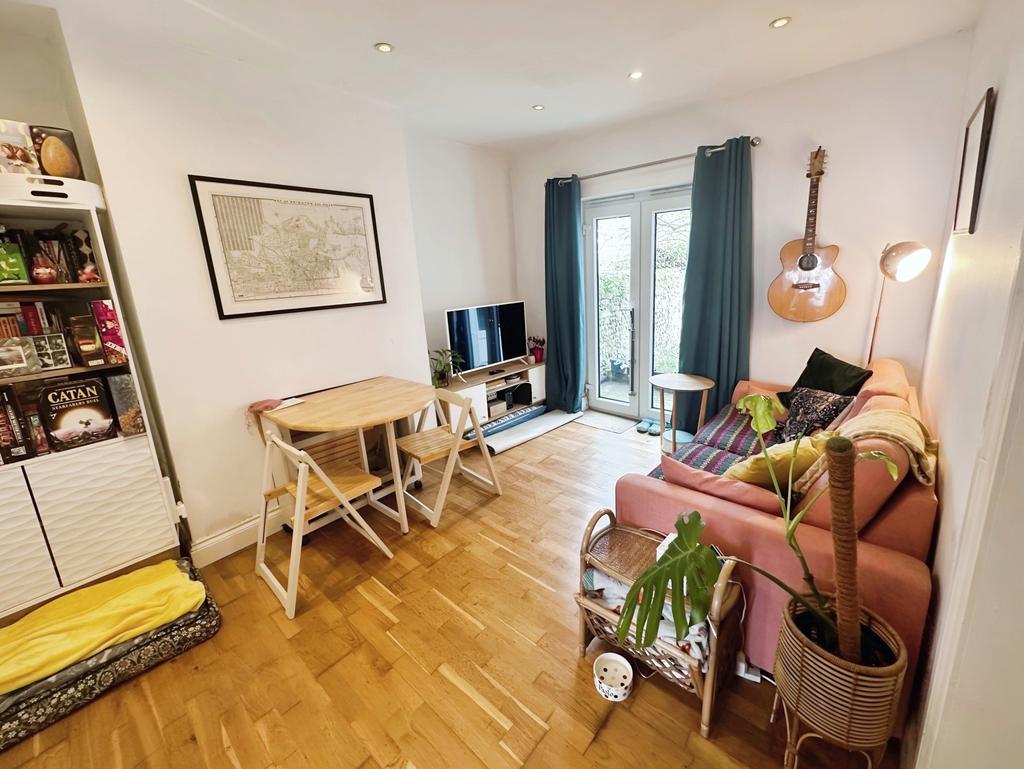 Ditchling Rise, Brighton, BN1 1 bed flat - £1,250 pcm (£288 pw)