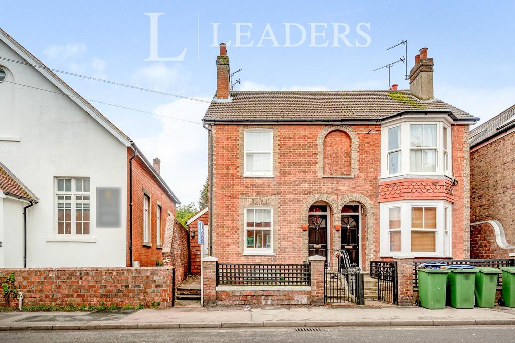 Denne Road, Horsham 3 bed maisonette - £1,350 pcm (£312 pw)