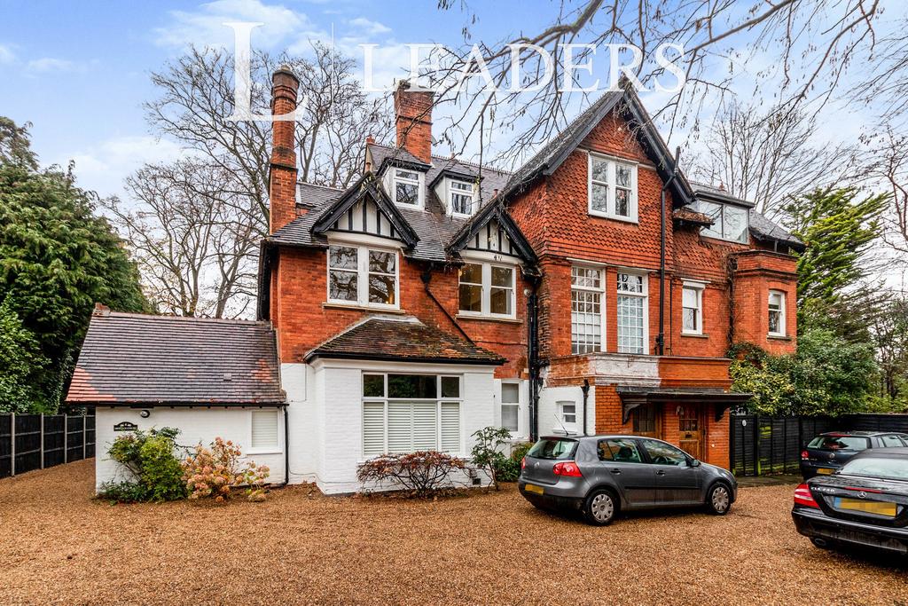 Mostyn Court, KT13 2 bed flat - £1,700 pcm (£392 pw)