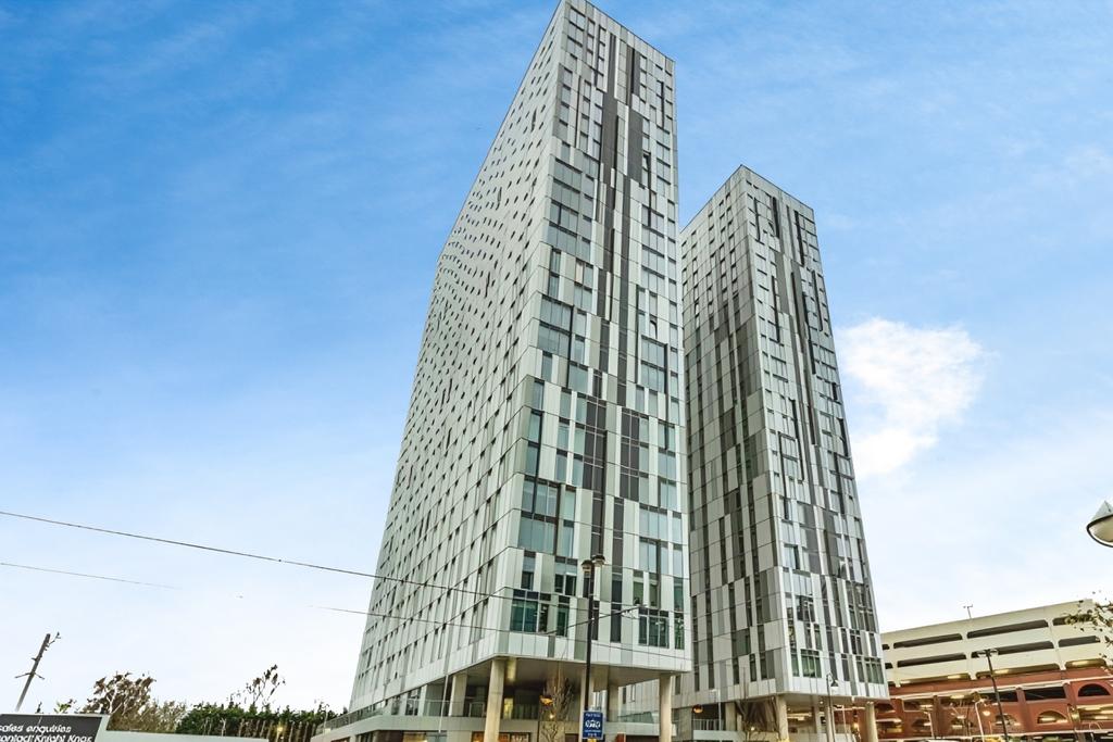 Michigan Point Tower B, Michigan... 1 bed apartment - £950 pcm (£219 pw)
