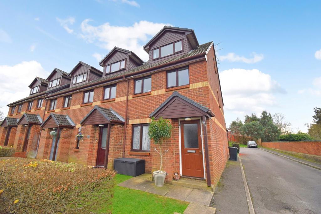Maypole Road, Taplow, Maidenhead, SL6 2 bed maisonette - £270,000