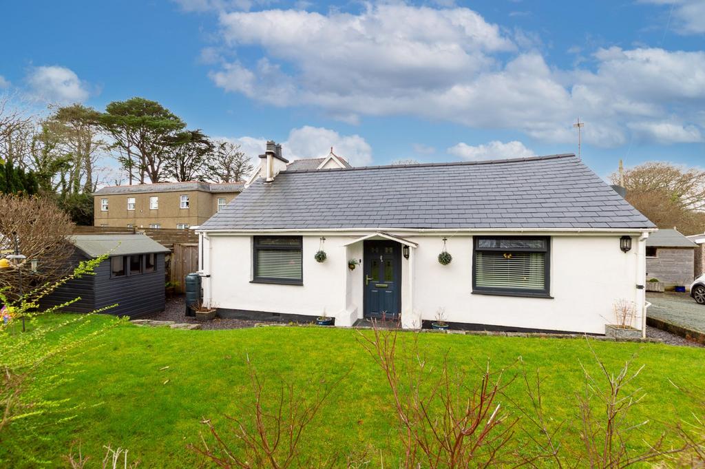 Pentrefelin, Criccieth, Gwynedd, LL52 2 bed bungalow for sale - £270,000