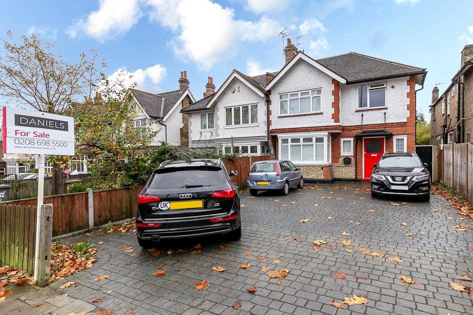 Chinbrook Road, LONDON, SE12 3 bed apartment for sale - £325,000