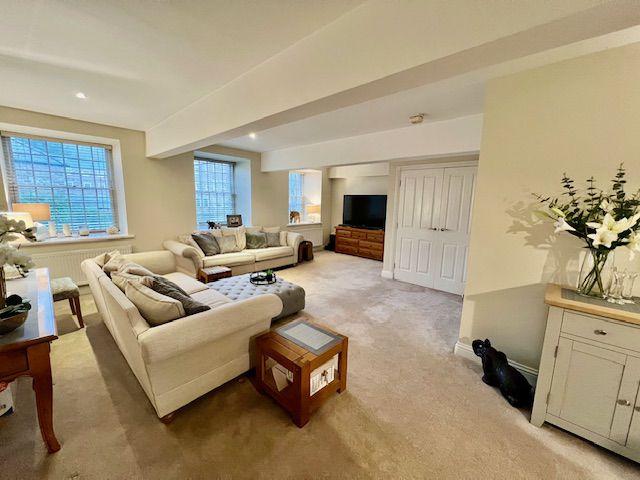 5 Calver Mill Derbyshire S32 3YU 2 bed duplex for sale - £395,000