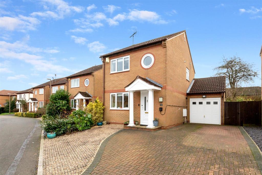 Eddington Court, Emerson Valley, Milton Keynes 3 bed detached house for ...