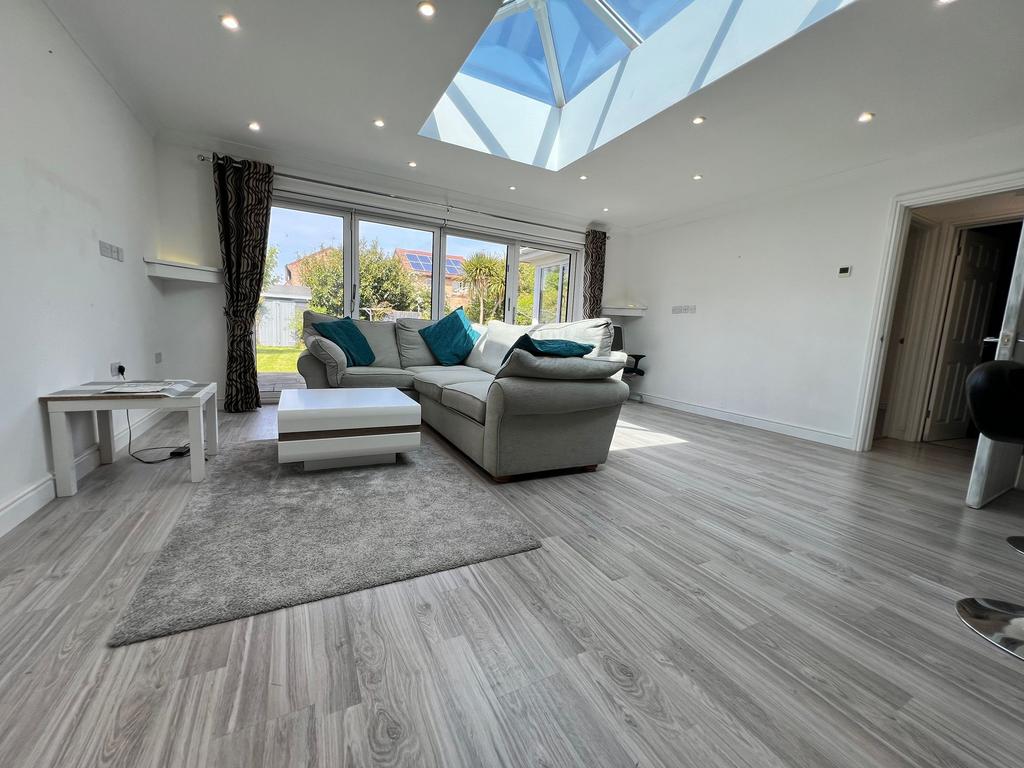Matthew Road, Rhoose, CF62 3ED 4 bed detached bungalow - £435,000