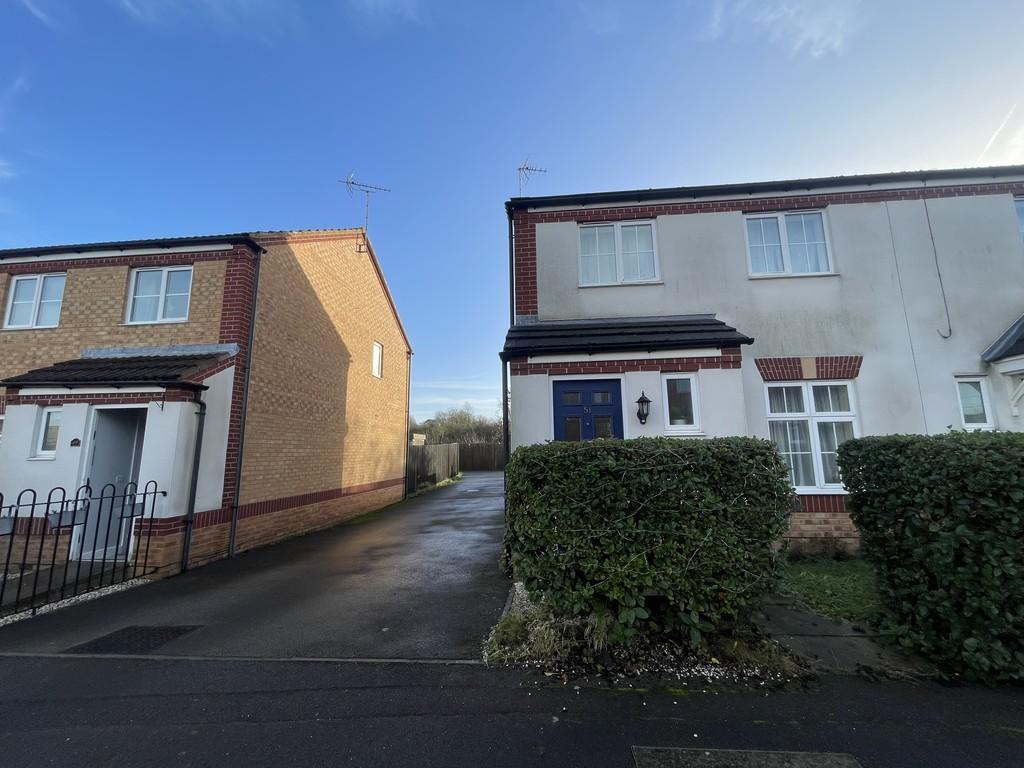 Tudor Close, Newark, NG24 2JT 3 bed end of terrace house - £169,000