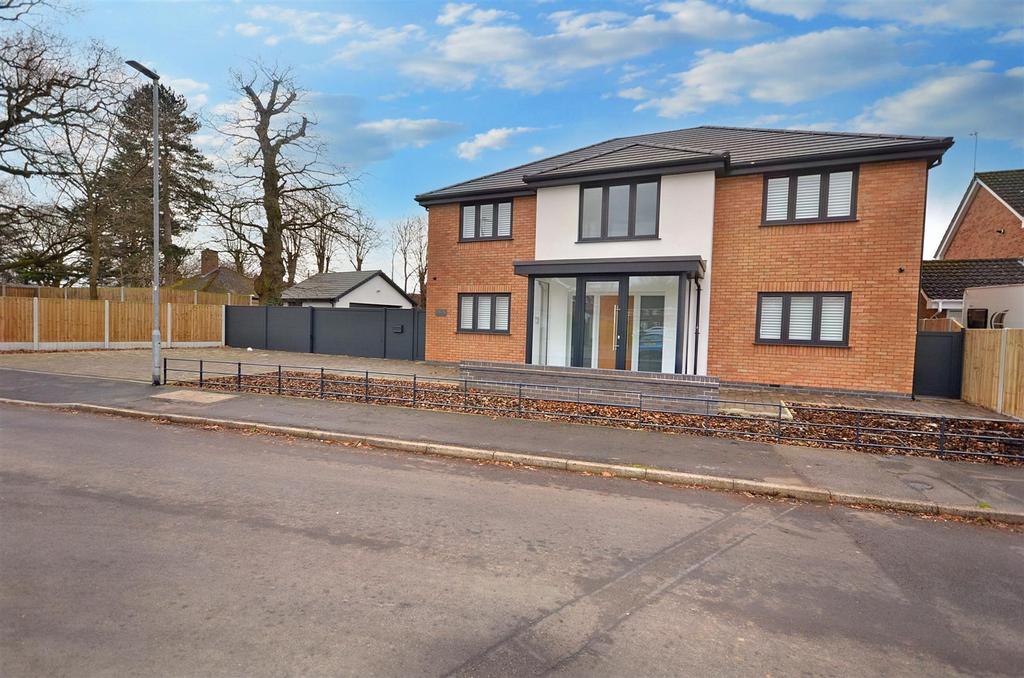 Chivelstone Grove, Trentham 4 bed detached house - £695,000