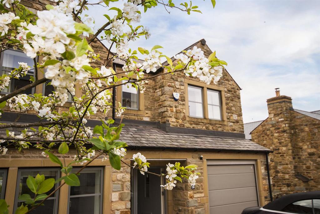 Old Mill Court, Cowpe, Rossendale 4 bed detached house - £550,000