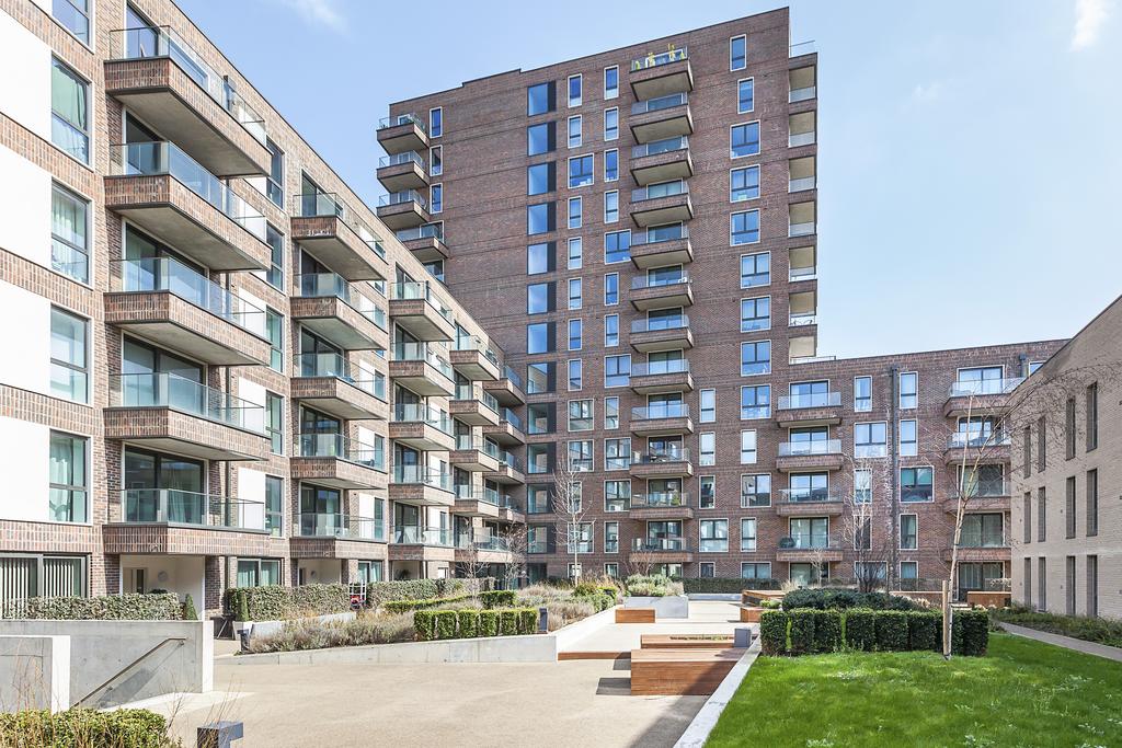 Connaught Heights, George Agnes Walk, E16 2 bed apartment to rent - £ ...