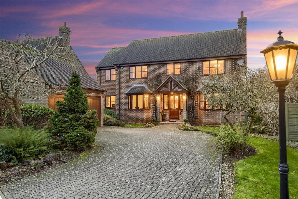 The Orchard, Codicote, Hitchin 5 bed detached house - £965,000
