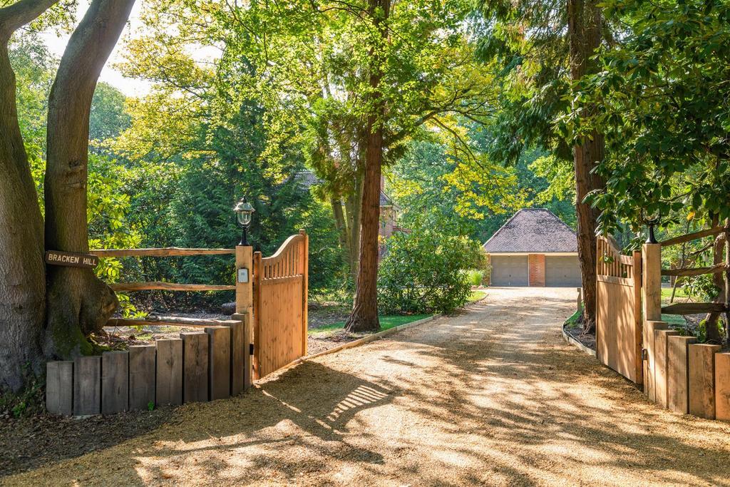 Queen Hoo Lane, Tewin 4 bed detached house - £1,950,000