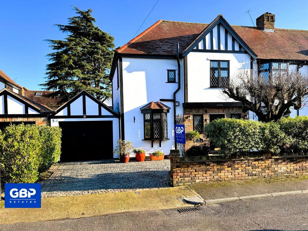 Edward Close, Romford, RM2 3 bed semi-detached house for sale - £825,000