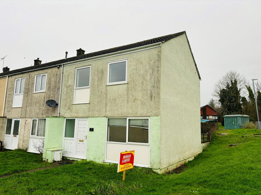 Bro Myrddin, Carmarthen, SA31 3 bed end of terrace house - £155,000