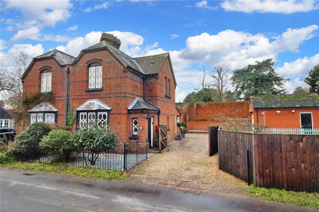 Low Bungay Road, Loddon, Norwich, Norfolk, NR14 3 bed semi-detached ...