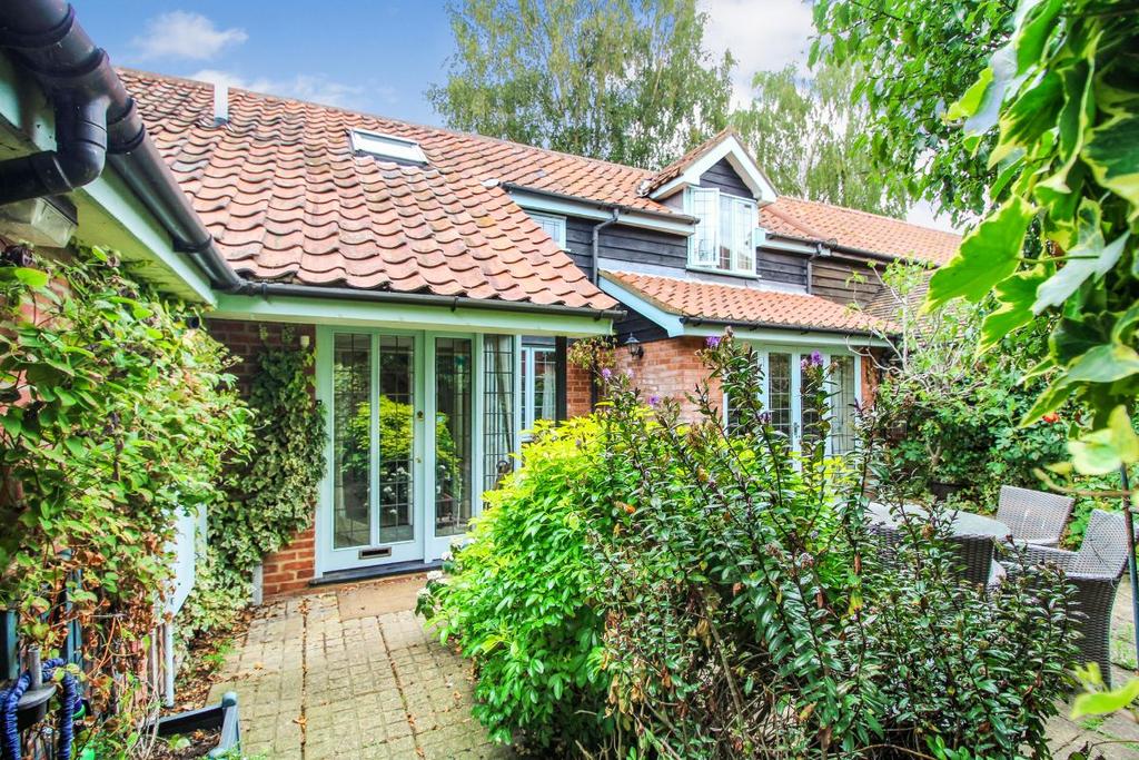 Quayside, Woodbridge 2 bed cottage - £595,000