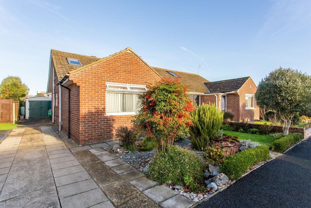 Hillcrest Road, Littlebourne, CT3 4 bed chalet - £475,000