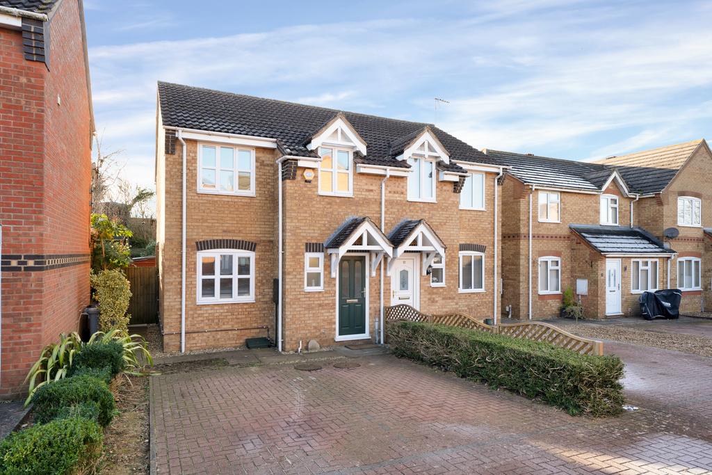 Cornflower Close, Stamford, PE9 3 bed semi-detached house - £275,000