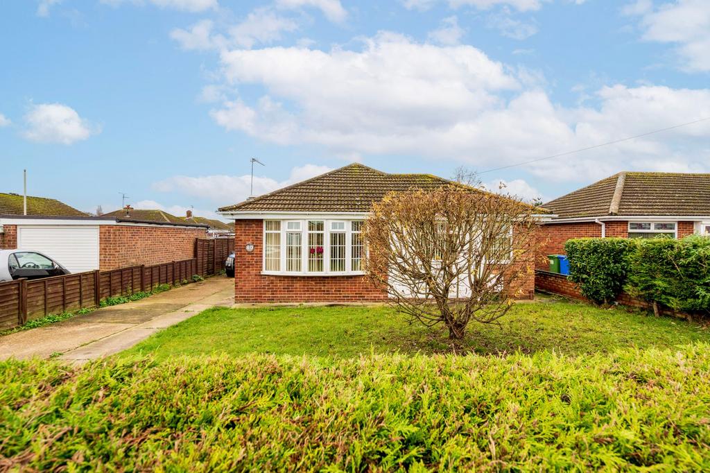 Higher Drive, Lowestoft, NR32 3 bed detached bungalow - £240,000