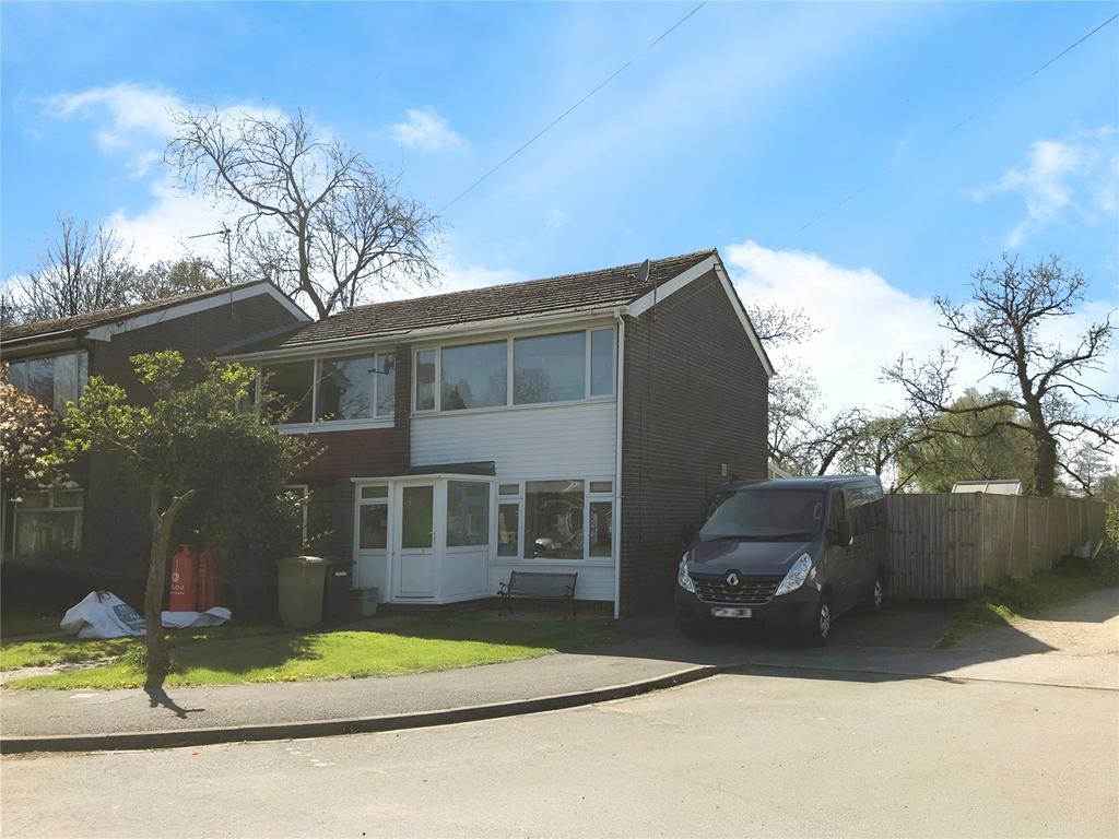 Angel Mead, Woolhampton, Reading... 2 bed end of terrace house - £325,000