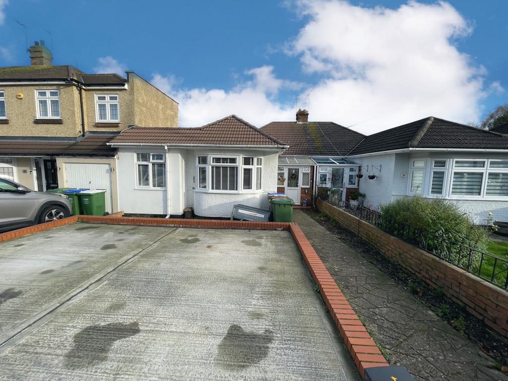 36 Swanton Road, Erith 3 bed semi-detached bungalow for sale - £475,000