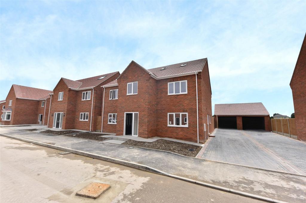 White Horse Drive, West Row, Suffolk... 4 bed detached house - £575,000