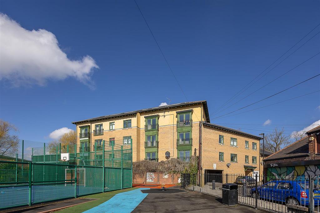 Connaught Mews, Jesmond, Newcastle... 2 bed flat - £170,000