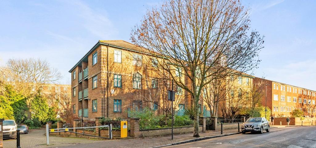 Matthias Road, London, N16 2 bed apartment for sale - £500,000