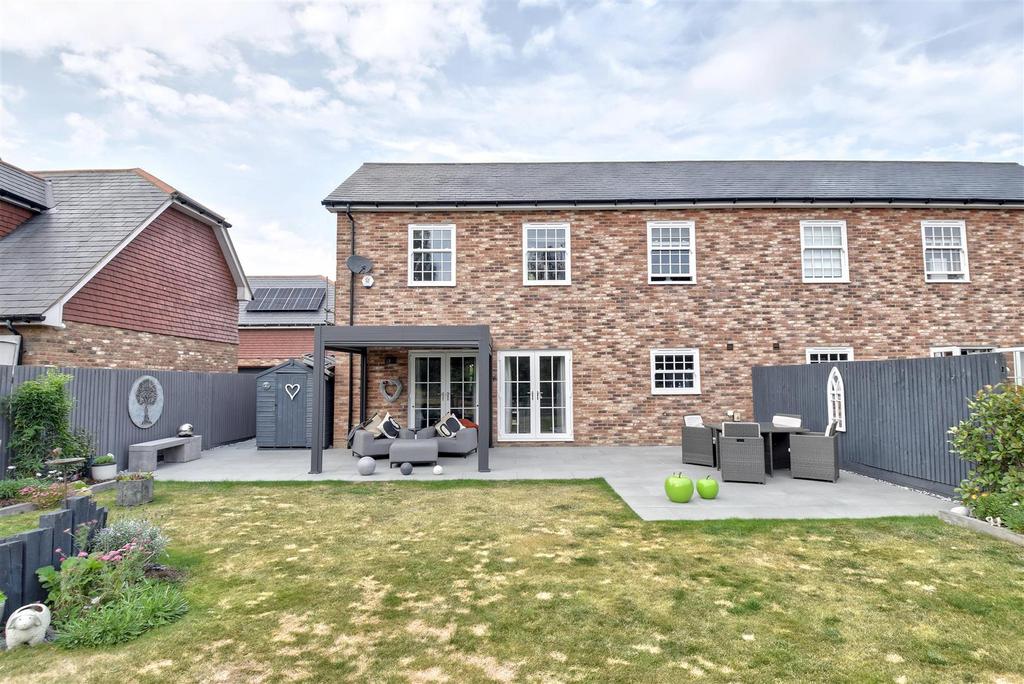 Applegate Court, Appledore 3 bed semi-detached house - £425,000