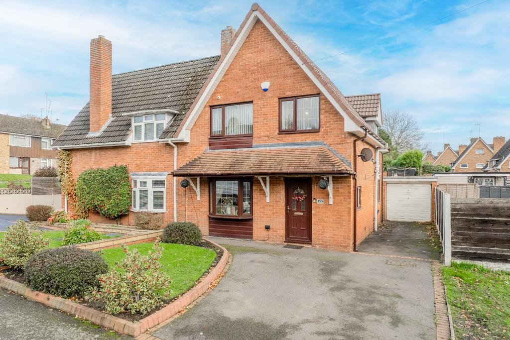 Merryfield Road, Dudley 3 bed semi-detached house - £240,000