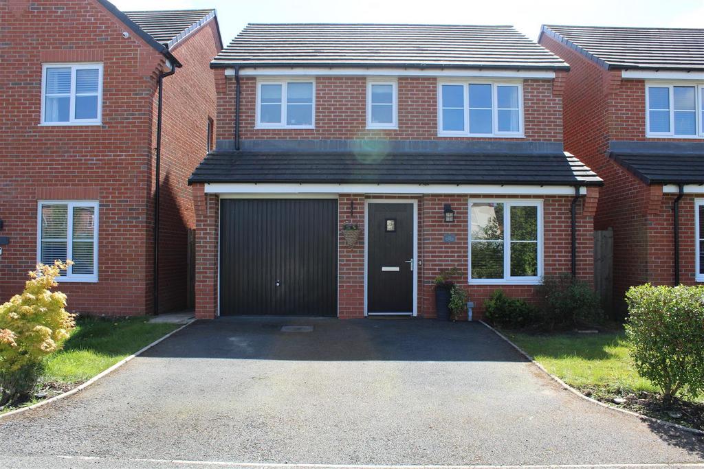 Little Cross Close, Crewe 3 bed detached house for sale - £240,000