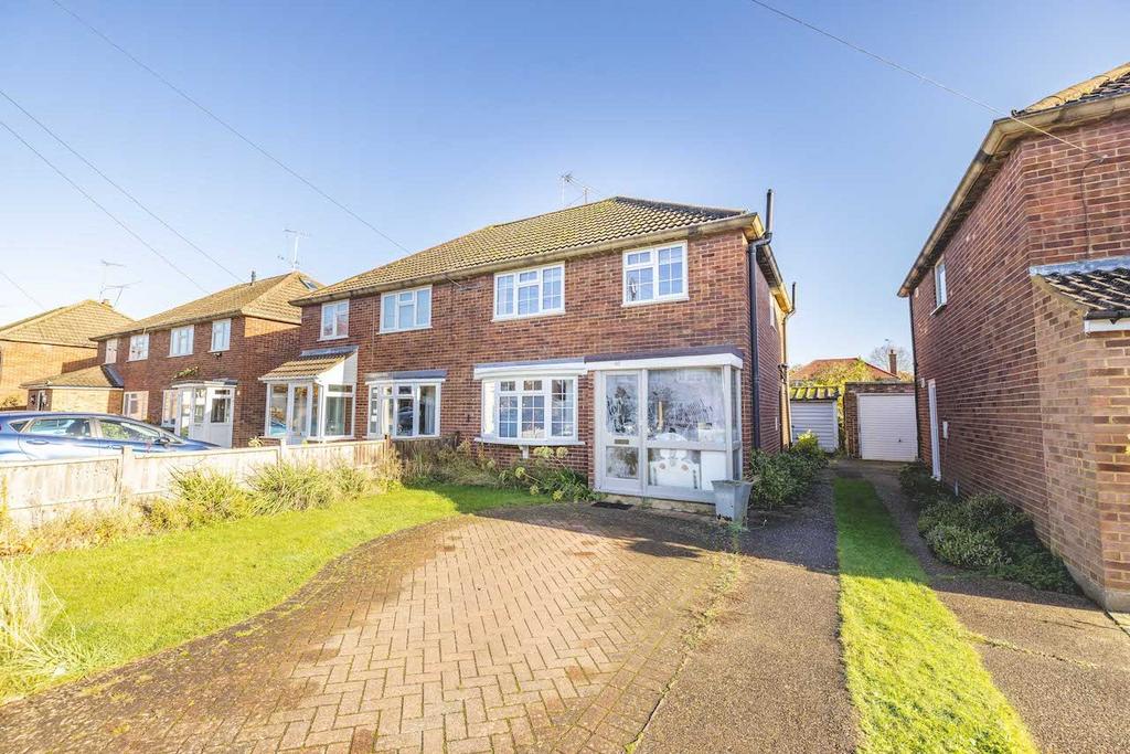 Ray Lea Close, Maidenhead SL6 3 bed semi-detached house for sale - £550,000