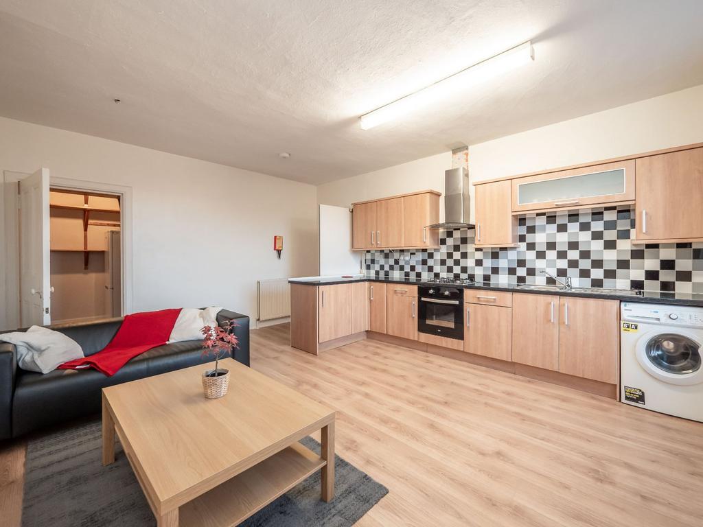 (4f1) Haymarket Terrace, Edinburgh, EH12 3 bed flat - £2,150 pcm (£496 pw)