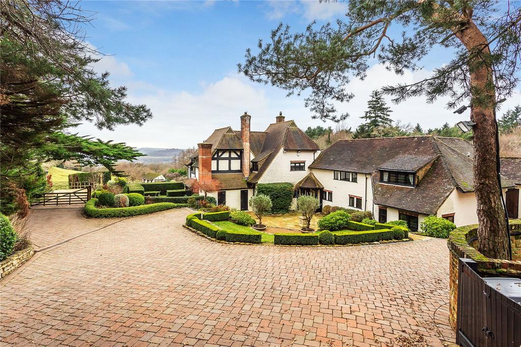 Halfpenny Lane, Chilworth, Guildford... 5 bed detached house - £15,000 ...
