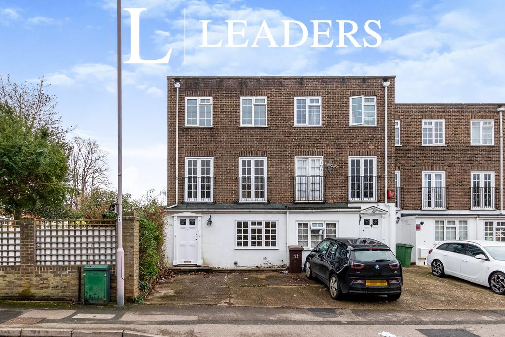 Mulgrave Road, Sutton 4 bed townhouse - £2,500 pcm (£577 pw)