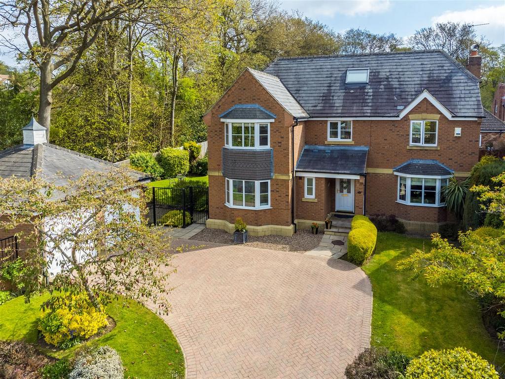 Oaklands Drive, Leeds LS16 6 bed detached house - £820,000