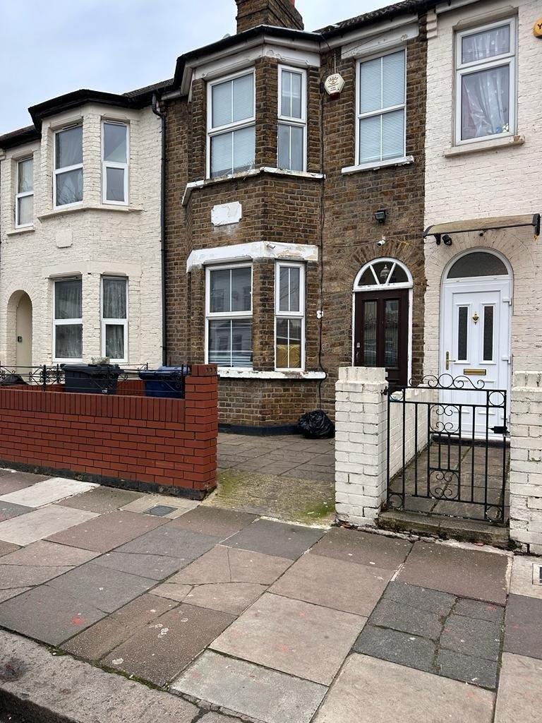Southall, UB2 4 bed terraced house for sale - £449,950