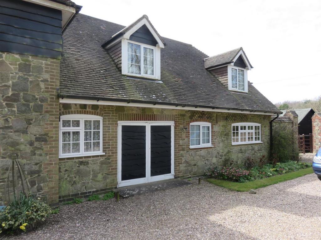 Stable Yard Flat, Whitcrofts Lane... 2 bed apartment - £625 pcm (£144 pw)