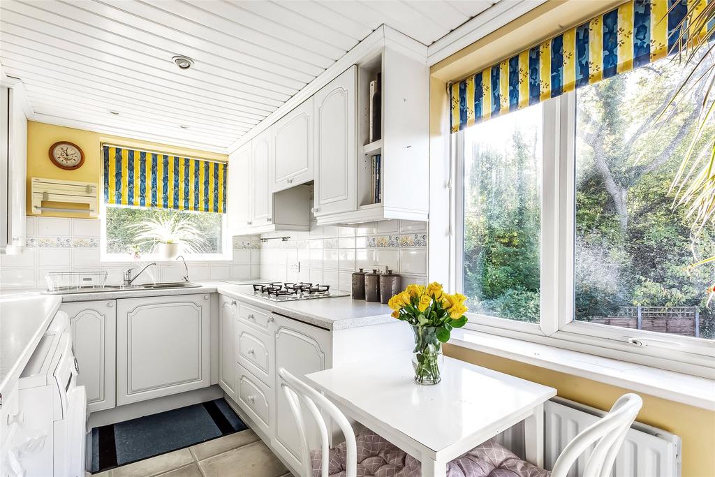Swan Mill Gardens, Pixham, Dorking, Surrey, RH4 2 bed maisonette for ...