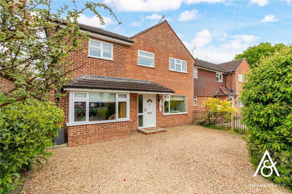Gawcott, Buckingham MK18 4 bed semi-detached house - £435,000
