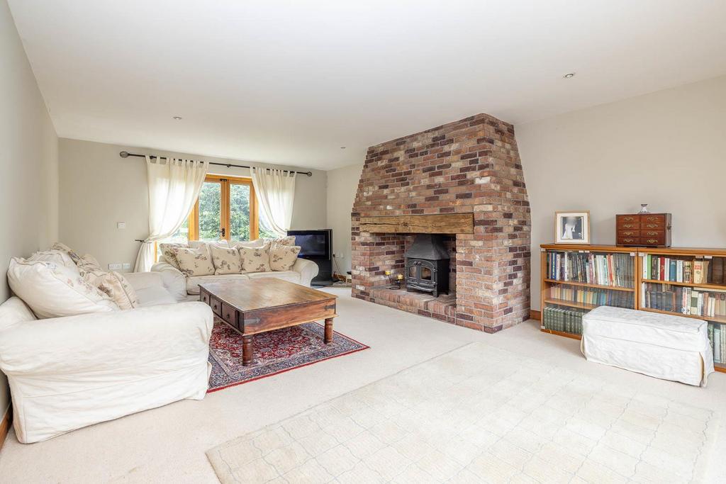 Perry Field, Woolaston, Lydney 5 bed detached house - £525,000