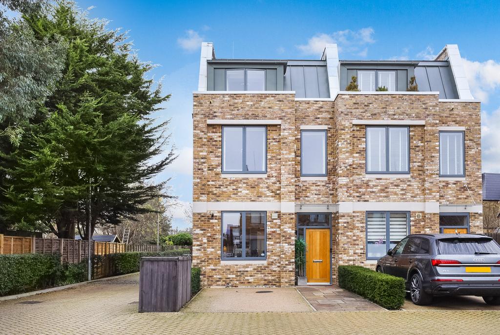 Wellsborough Mews, West Wimbledon, SW20 4 bed semi-detached house - £ ...