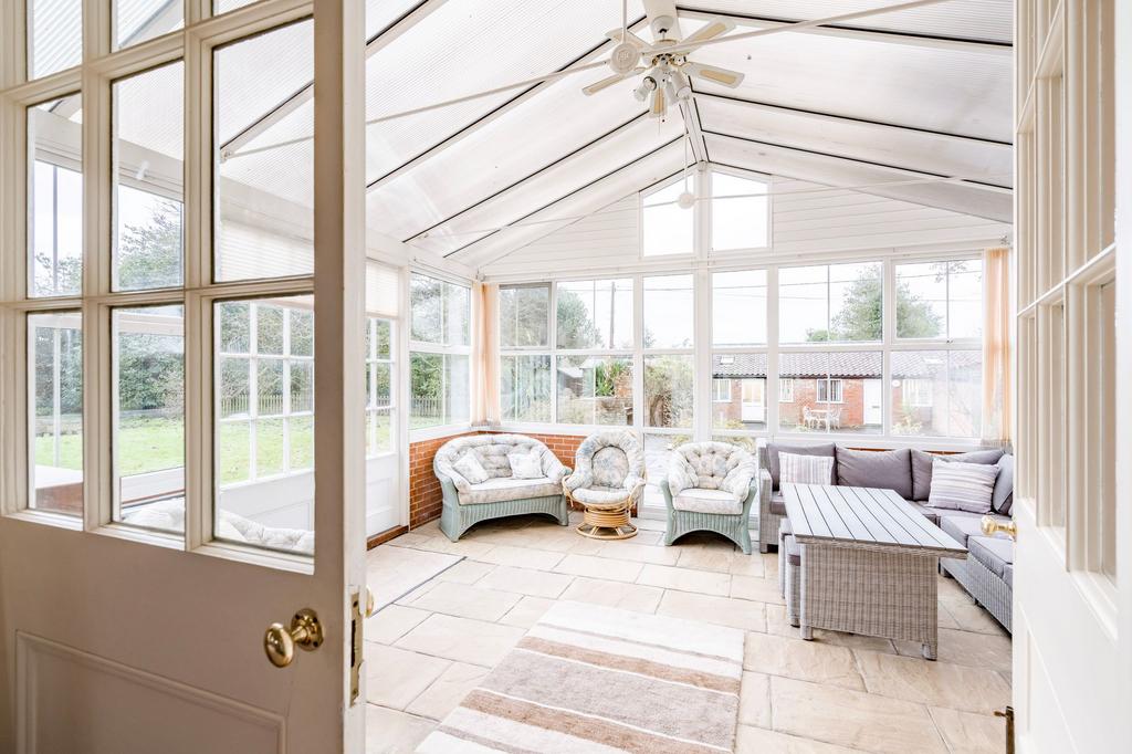 Lingwood Road, North Burlingham, NR13 4 bed detached house for sale - £ ...