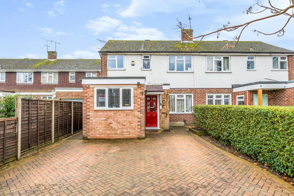 Matthew Arnold Close, Cobham, KT11 4 bed semi-detached house - £650,000