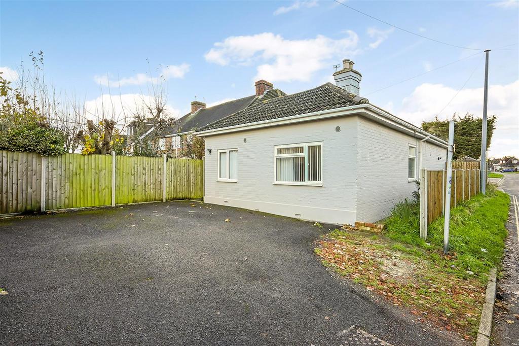 Mill Road, Fareham 2 bed detached bungalow - £300,000