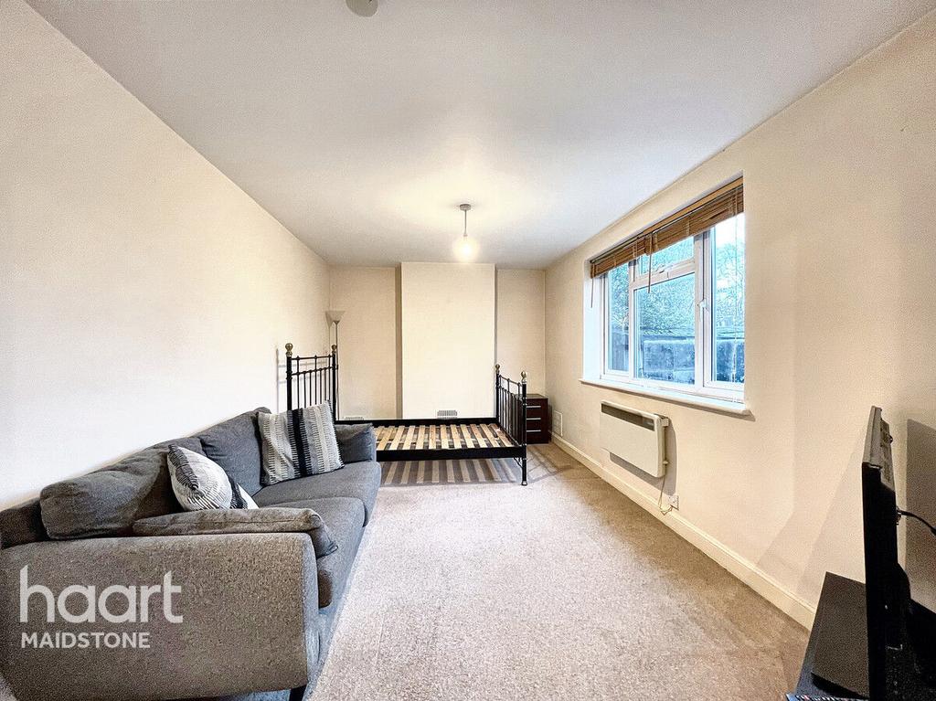 Cranborne Avenue, Maidstone Studio for sale - £100,000